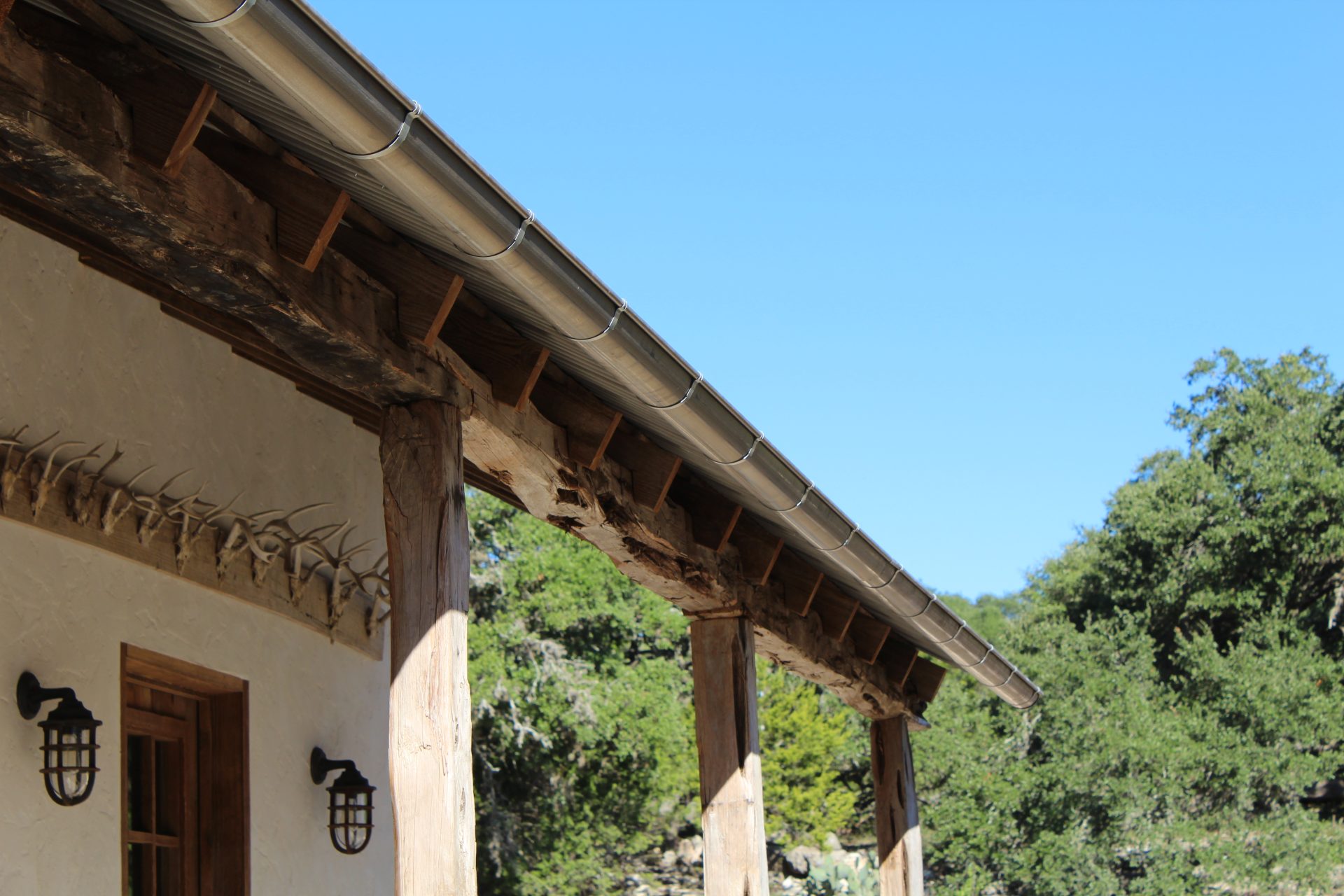 Half-Round vs K-Style Gutters – Pros, Cons & Style Guide - Austin ...