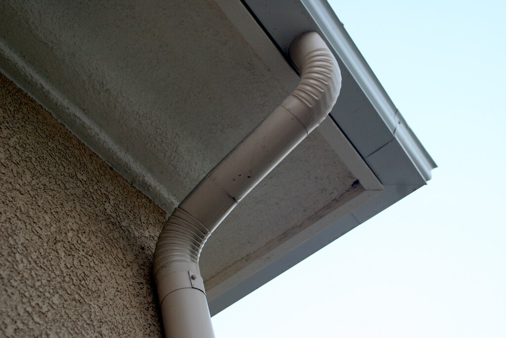 How to Fix Gutter Drainage Overflow, Leaks, & Clogs - Austin Gutter King