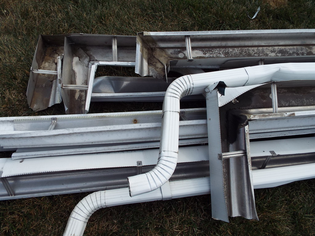 How to Fix Gutter Drainage Overflow, Leaks, & Clogs - Austin Gutter King