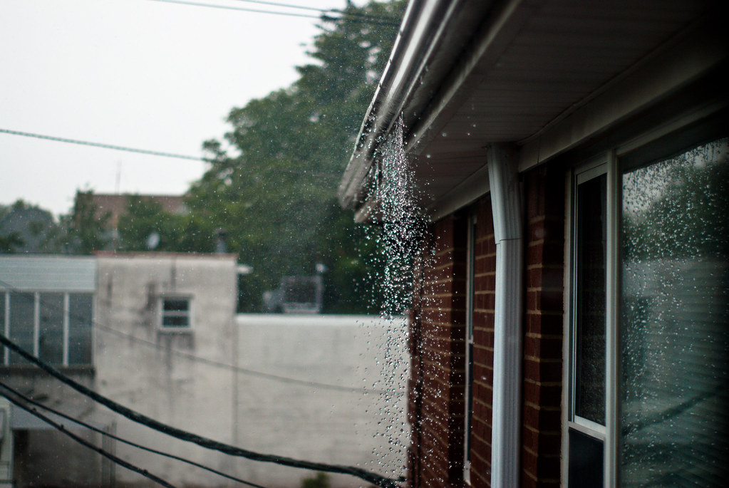 How to Fix Gutter Drainage Overflow, Leaks, & Clogs - Austin Gutter King